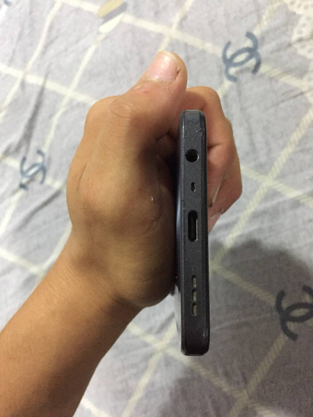 Oppo A78  8/256 xotira sotiladi