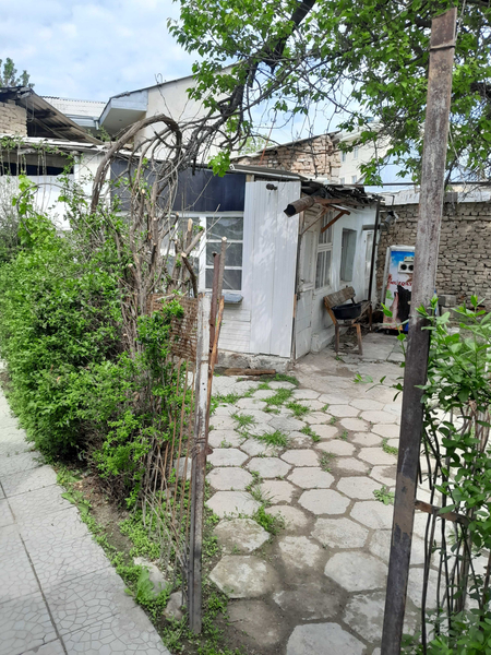 Продается дом на 2 семьи в общем дворе