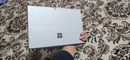 Microsoft surface. Core i5-8250u. operativka 8gb 256gb SSD
