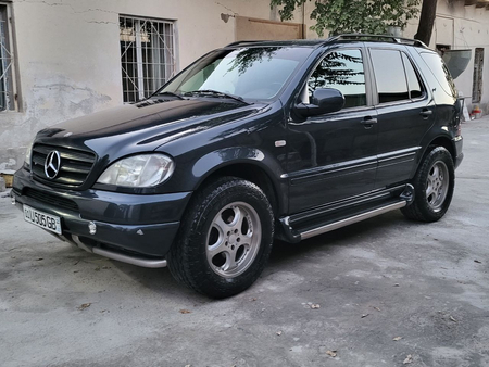 Срочно продаётся автомобиль Mercedes Benz ML-320 (Американка)