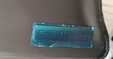 Барсетка от бренда Calvin Klein качество, удобства в одном