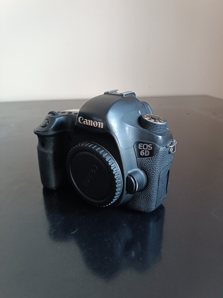 Conon EOS 6D body satiladi