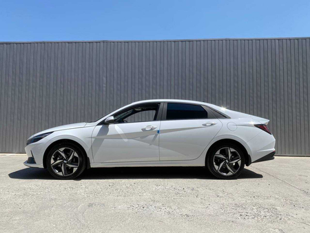 Hyundai Elantra CN7 Luxe