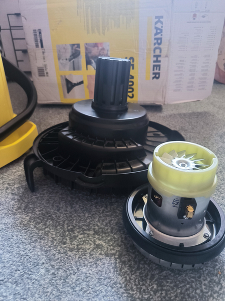 Моющий пылесос Karcher se 4002