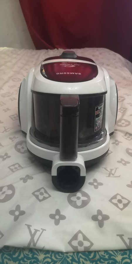 Пылесос Samsung 1800
