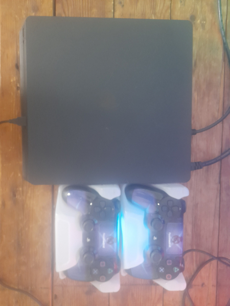 Playstation 4 slim (500)