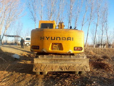 Huyndai 1400 Ekskavator xizmatlari narxlarni ishpay uslubda kelishamiz