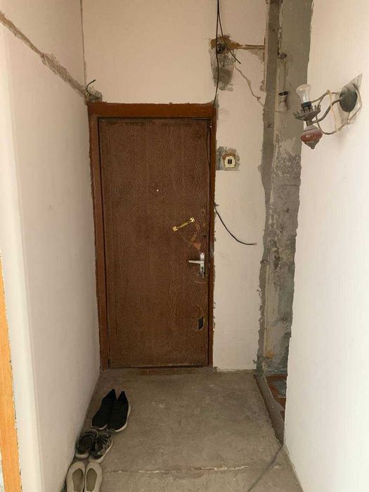 Срочно Юнусабад 11 кв .Своя 3х комн 2 этаж 4 этажн дом. за банком НБУ.