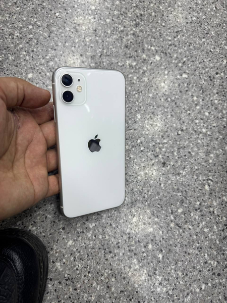 iphone 11 64 gb  batareka %75