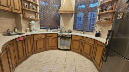 Срочно продается шикарная квартира в Мирабадском районе  (J3114)