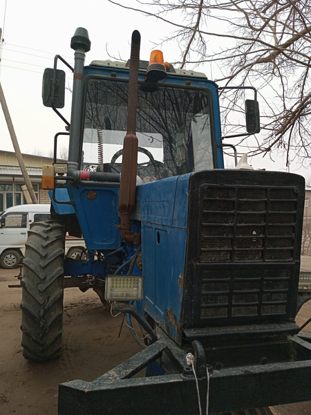 Mtz80 Traktor sotiladi