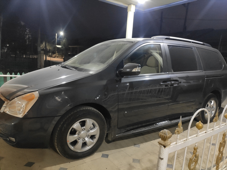 Kia Carneval long