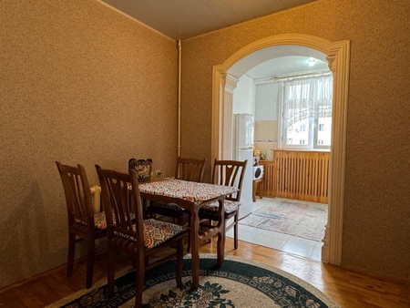 Госпитальный базар  4/8/9 продам.  Срочно