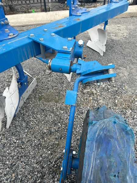 Lemken plug sotiladi