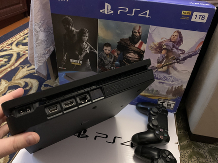 Playstation4 slim 1TB 15 игр два джестика как на фото