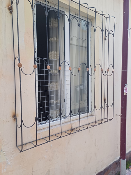 Qorasuv 6 da masjid oldida kvartira ozimi uyim 1Hona 2 hona qlingan