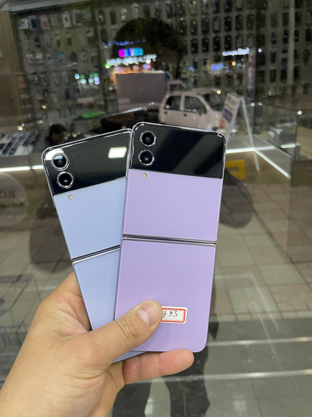 Samsung galaxy Z flip 4