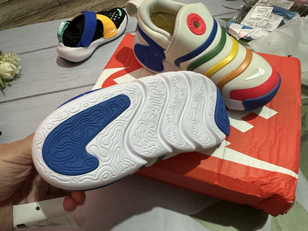 В наличии красовки от nike