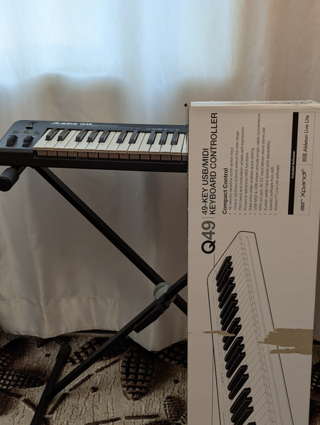 Alesis Q49 MIDI клавиатура