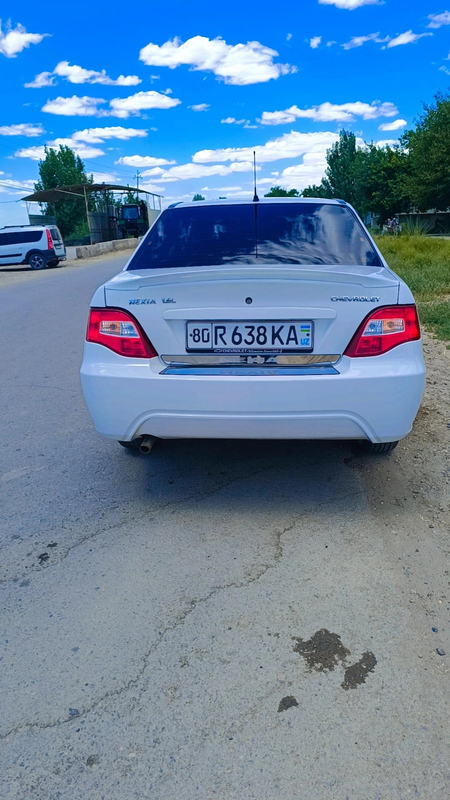 Nexia 2 .  1.6  Luks kansaner