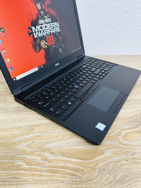 DELL Core i7-8 Ядерный/16 ГБ озу/256 ГБ SSD/MX130 Видеокарта
