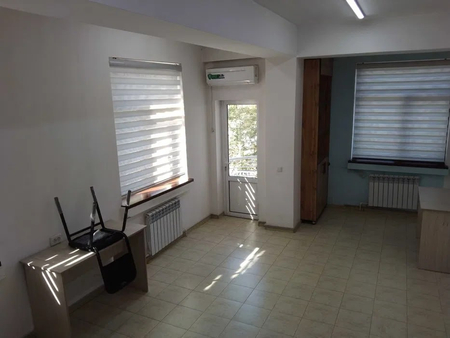 Эшангузар битонка 20м² 25м² 2й этаж вдоль дороги с юридическим адресом