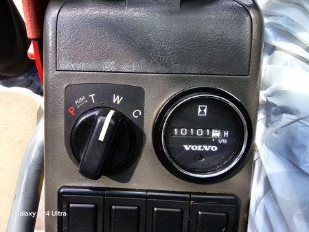 Volvo 145 10,000 motochas