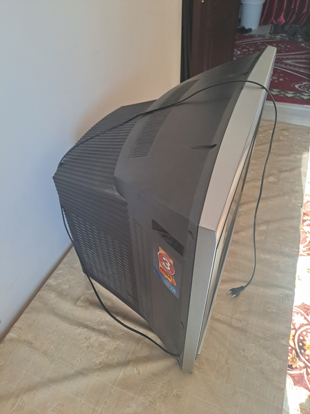 LG televizor sotiladi.