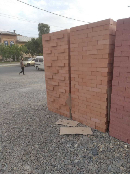 Кладка кирпича балконов