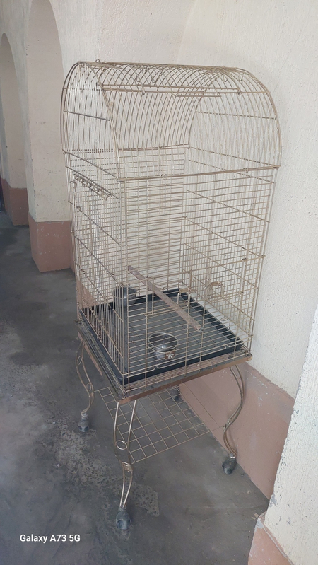 Kletka sotiladi xolati yaxshi 50×50 eni balanligi 90 sm umumy boyi 1.5