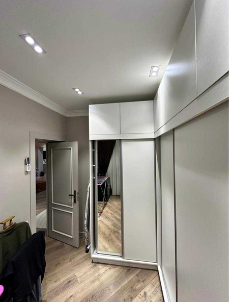 Ц-1  Центр  .3/2/4.  кирпич   77 серия   ( мебель + техника + 80м² )