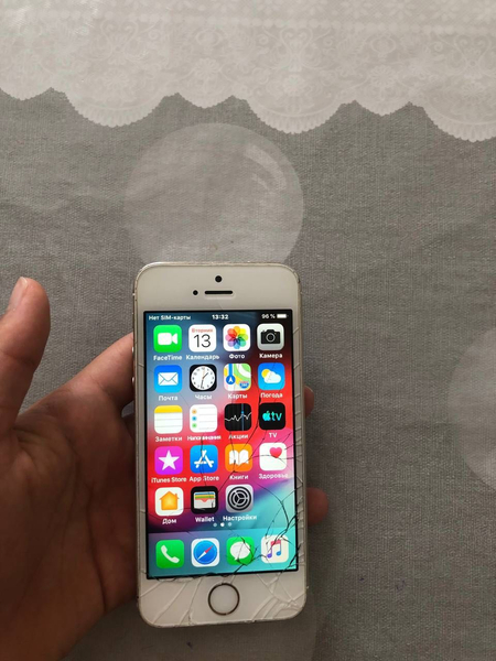 IPhone 5s  16gb цвет Gold