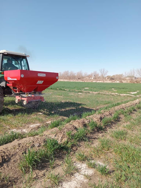 Traktor sotiladi