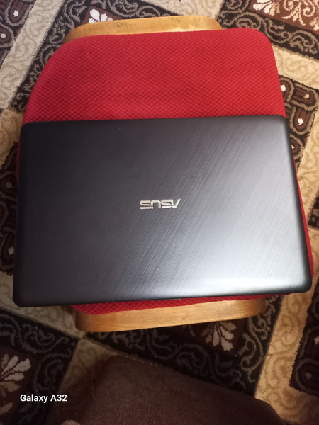 Asus VivoBook Windowus 10 pro
