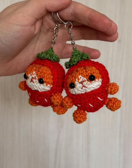 Брелок клубничный котик