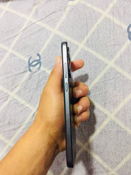 Oppo A78  8/256 xotira sotiladi