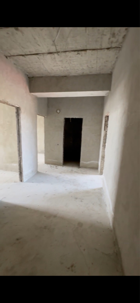 Uy sotiladi 2 xonali 82 m2