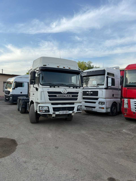 Продается SHACMAN F3000 тягач с полупрцепом 29 кубовый