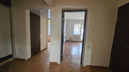 Срочно!Продаю 3-комн. квартиру с отдельным санузлом в Дархане.(J3835)