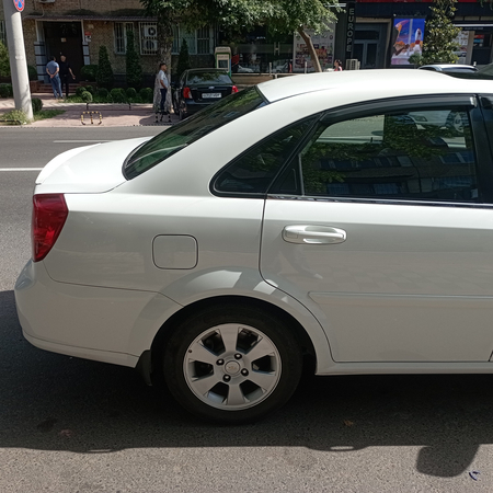 Продаётся автомобиль Lacetti белый цвет