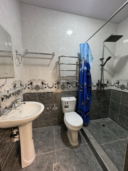 Tashkent ,Olmazor tumani , Qorasaroy ko’chasi , 2 raddom