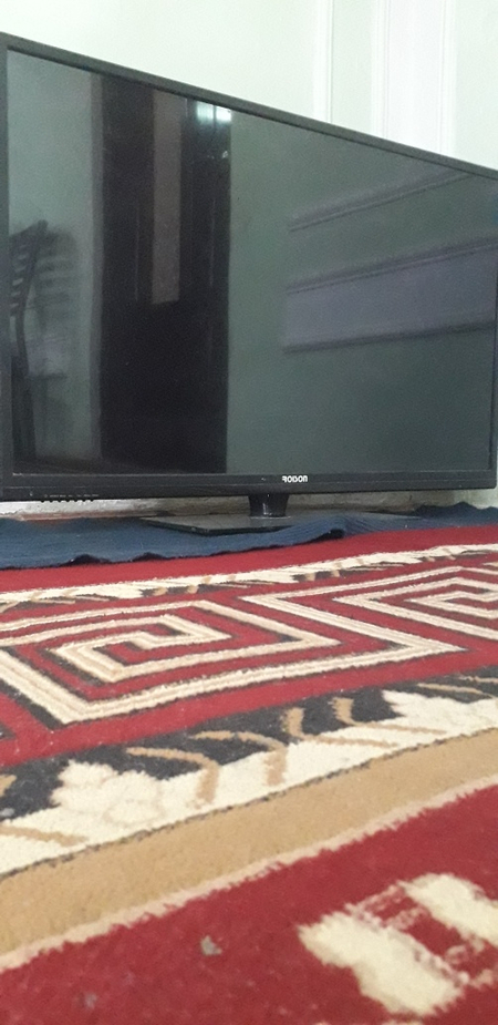 TELEVIZOR  43 ROISON zapchastga