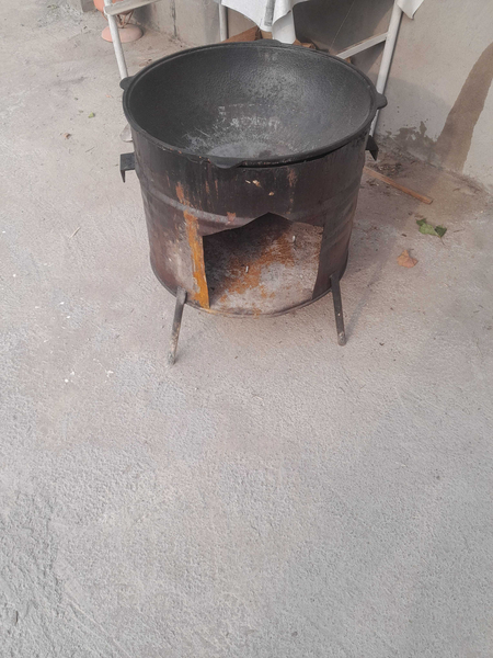 Срочно продам казан с очагом 30 л.