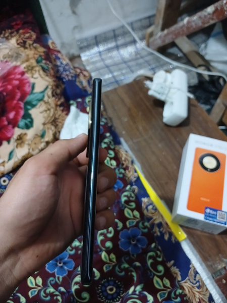 Honor X9b 5G.  8/256GB