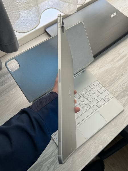 iPad Pro 12.9-inch (4th Generation) + Magic Keyboard