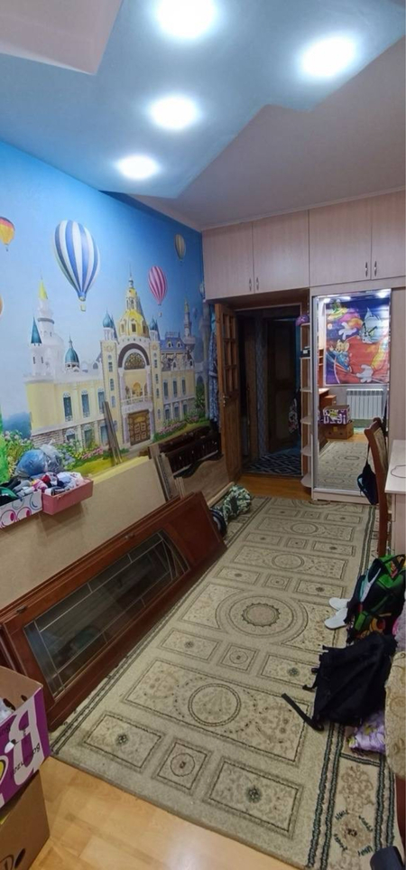 Продается квартира Чиланзар 20. 3/2/4 Балкон 1.5х6 Площадь 70м2