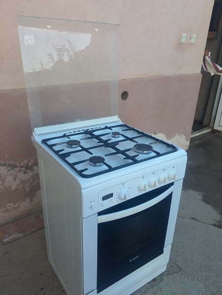Gefest gaz plita sotiladi