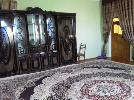 Hamma qulayliklarga ega hovli sotiladi