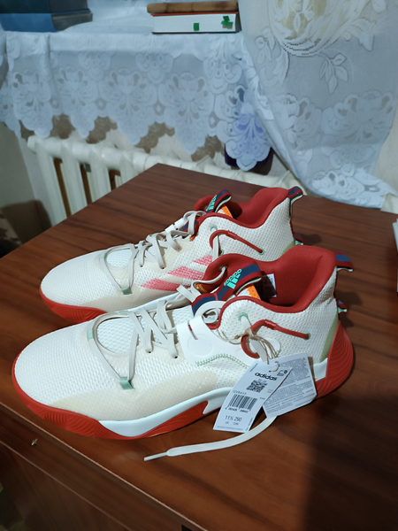 Баскетбольные кроссовки Adidas Harden Stepback 3