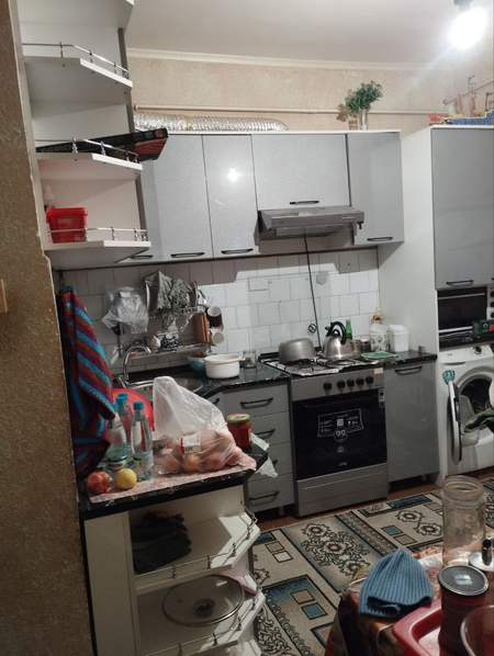 Военный городокда 3 хонали катеж сотилади. Бартерга имкониятлар бор